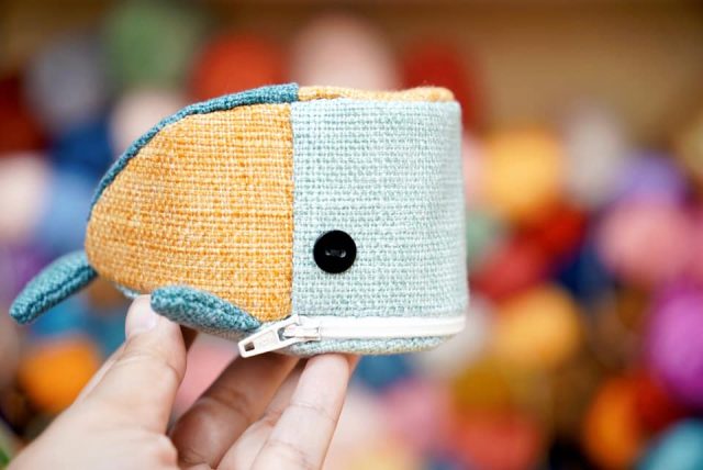 Fabric Whale Min Bag Free Sewing Pattern | Fabric Art DIY